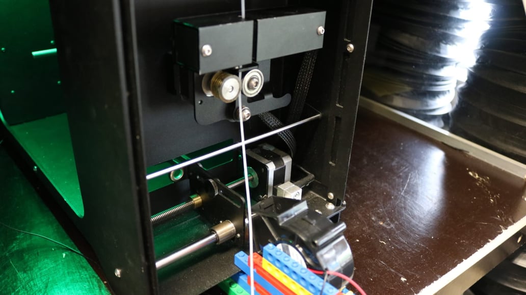 Oval or flat filament